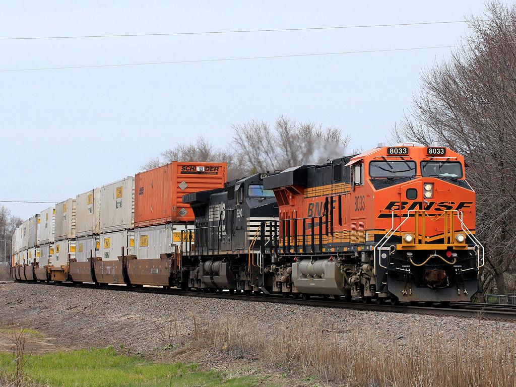 BNSF 8033